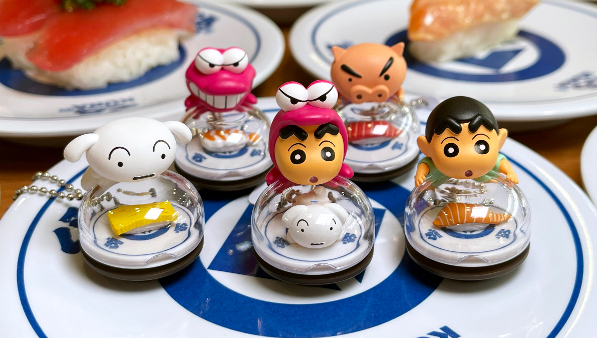 《蠟筆小新》X 藏壽司聯名系列回來囉 ! 全新13款扭蛋萌翻天 ! 還有超實用周邊必收藏 ~ - oneone宇宙