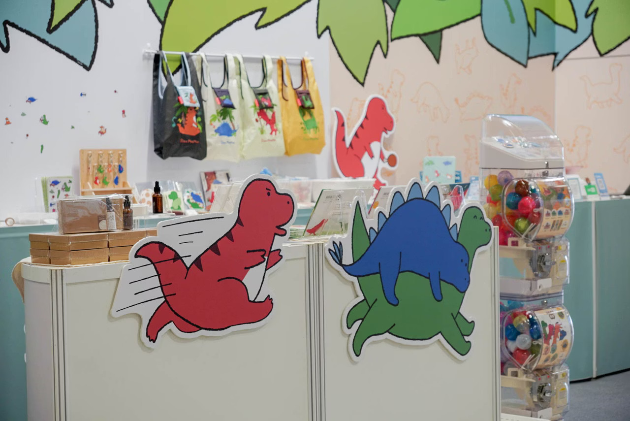 2025 台北畫博 插畫創作者 YUANCHi 推出 《萌萌與他的恐龍朋友》龍重登場 ! - oneone宇宙