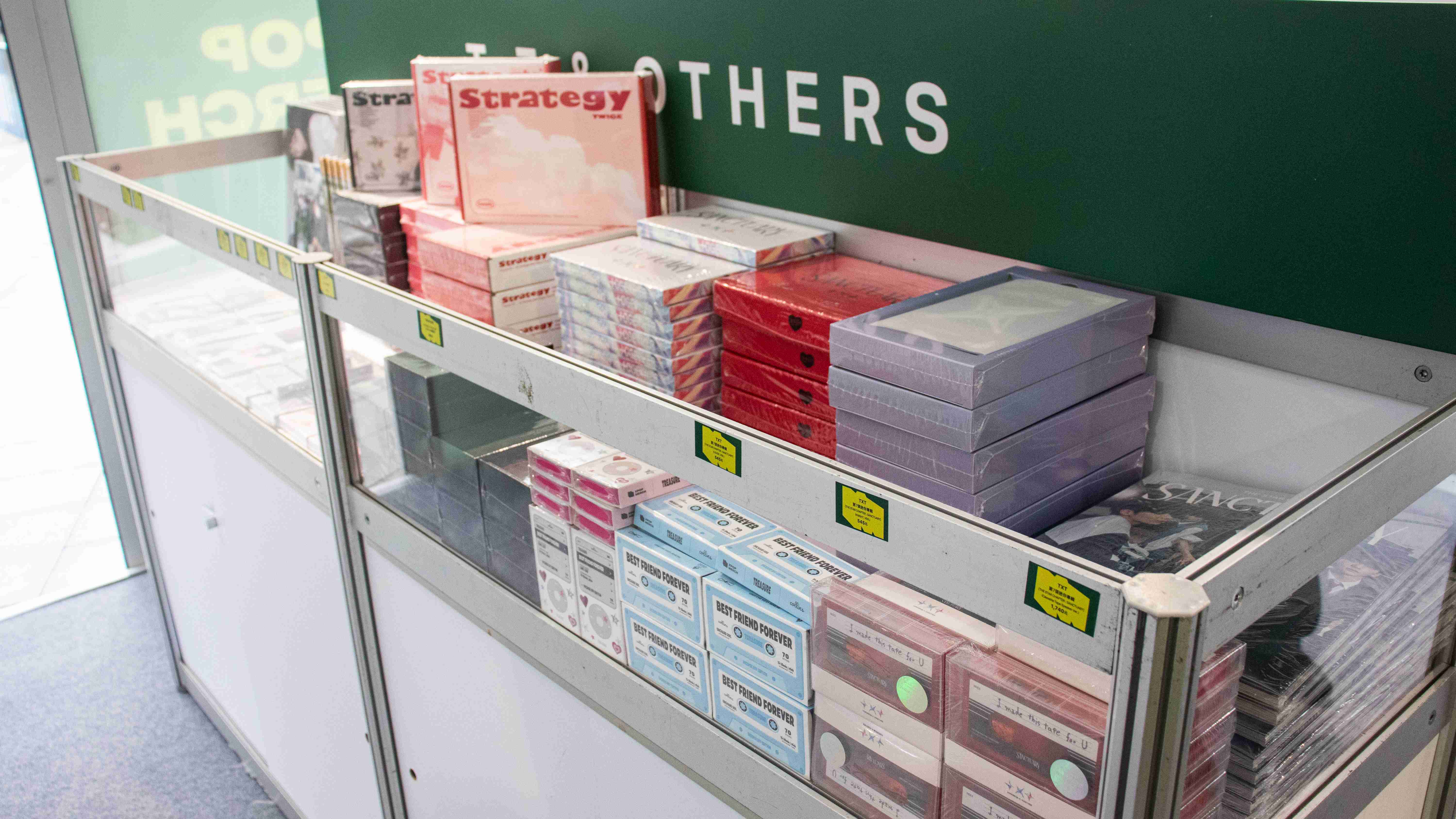 KPOP追星迷必看 ! 韓流期間限定店「KPOP MERCH」首度來台 SEVENTEEN、TWICE等大勢韓團周邊 台北三創限定登場 ...