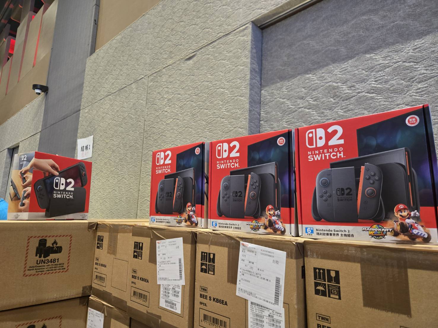 任天堂 Nintendo Switch 2 台灣10日凌晨正式開賣！三創前夜祭 上百粉絲夜排搶首波開箱體驗 - oneone宇宙